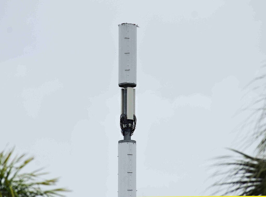 Cell tower panel failure revives safety concerns - AMI Sun